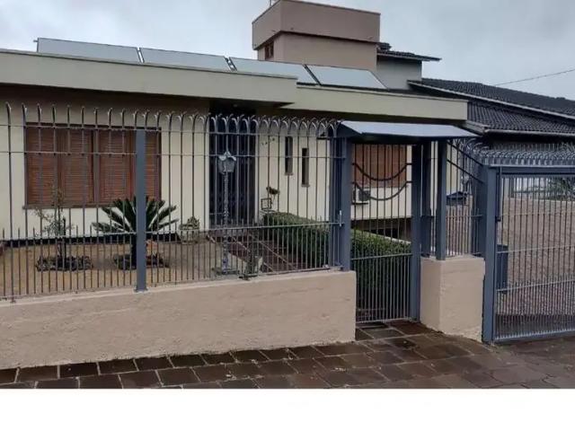 Casa / Sobrado para Venda em Caxias do Sul/RS Petrópolis 4 Quartos