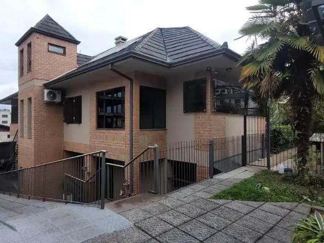 Casa / Sobrado para Venda em Caxias do Sul/RS Petrópolis 3 Quartos