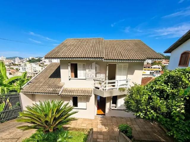 Casa / Sobrado para Venda em Caxias do Sul/RS Petrópolis 3 Quartos