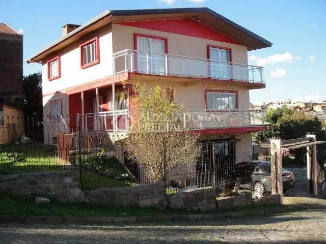 Casa / Sobrado para Venda em Caxias do Sul/RS Pioneiro 4 Quartos