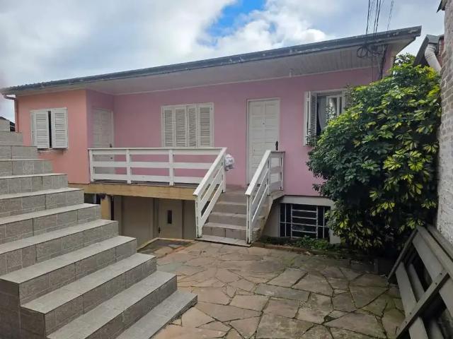 Casa / Sobrado para Venda em Caxias do Sul/RS Pioneiro 5 Quartos