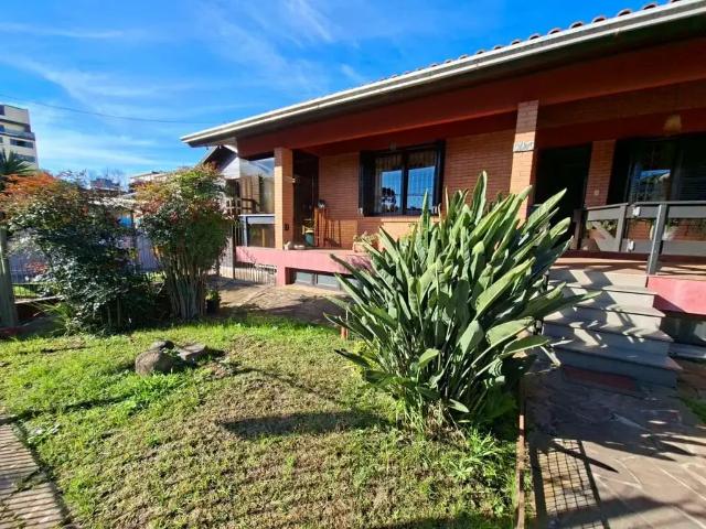 Casa / Sobrado para Venda em Caxias do Sul/RS Pioneiro 6 Quartos