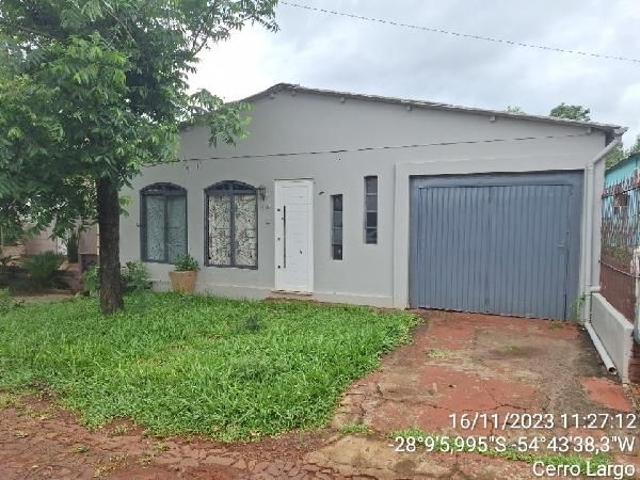 Casa / Sobrado para Venda em Cerro Largo/RS Centro 3 Quartos