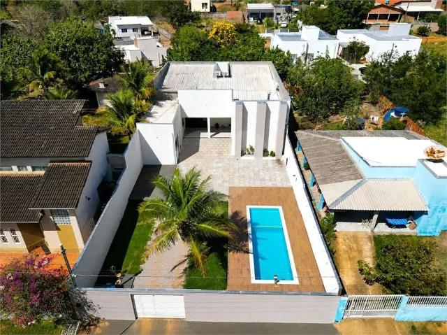Casa / Sobrado para Venda em Chapada dos Guimarães/MT Centro 4 Quartos