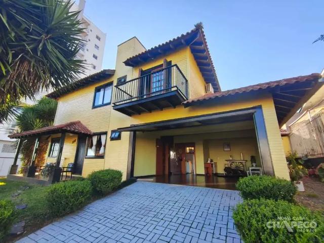 Casa / Sobrado para Venda em Chapecó/SC Jardim Itália 5 Quartos