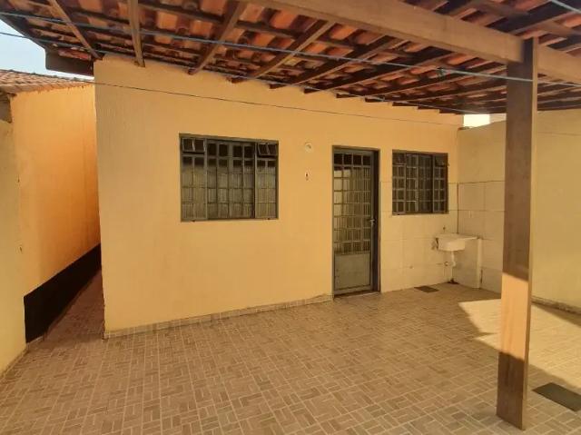 Casa / Sobrado para Venda em Luziânia/GO Parque do Cerrado 2 Quartos