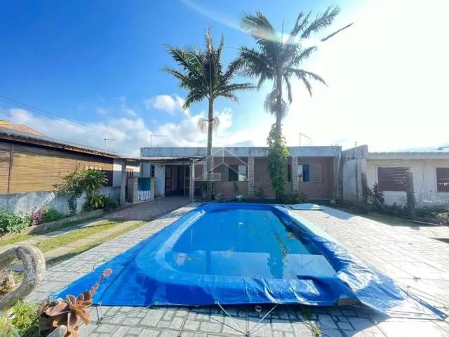 Casa / Sobrado para Venda em Cidreira/RS Nazaré 4 Quartos