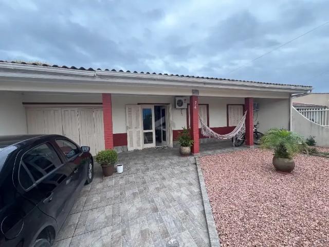 Casa / Sobrado para Venda em Cidreira/RS Centro 4 Quartos