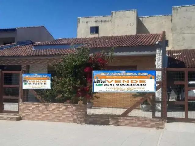 Casa / Sobrado para Venda em Cidreira/RS Centro 4 Quartos