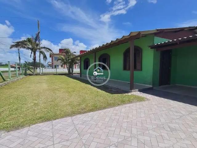Casa / Sobrado para Venda em Cidreira/RS Centro 4 Quartos