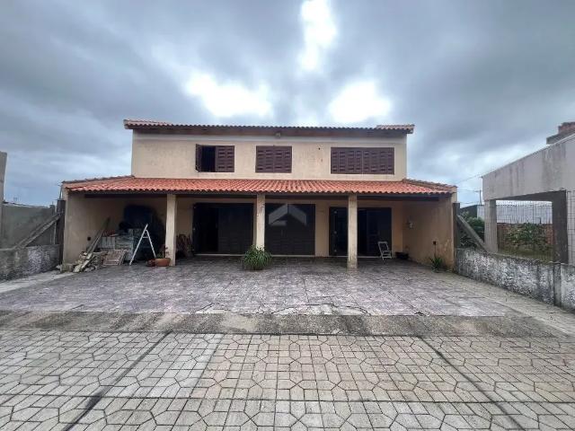 Casa / Sobrado para Venda em Cidreira/RS Centro 4 Quartos
