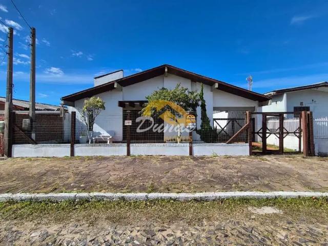 Casa / Sobrado para Venda em Cidreira/RS Centro 4 Quartos