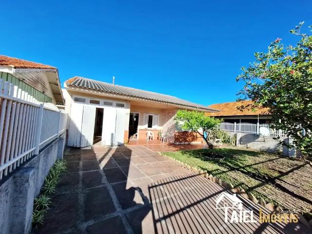 Casa / Sobrado para Venda em Cidreira/RS Centro 4 Quartos