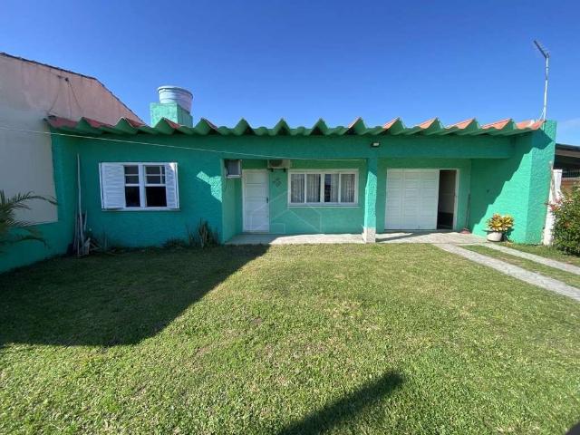 Casa / Sobrado para Venda em Cidreira/RS Centro 4 Quartos