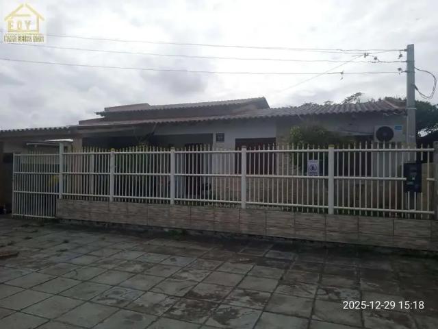 Casa / Sobrado para Venda em Cidreira/RS Centro 5 Quartos