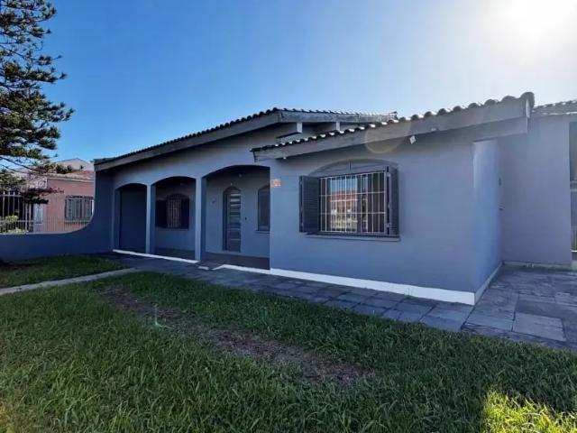 Casa / Sobrado para Venda em Cidreira/RS Centro 6 Quartos