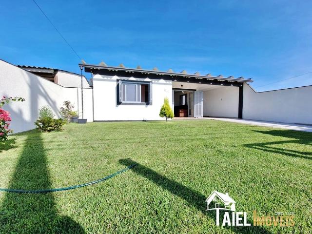 Casa / Sobrado para Venda em Cidreira/RS Centro 3 Quartos