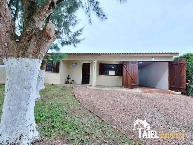 Casa / Sobrado para Venda em Cidreira/RS Centro 3 Quartos