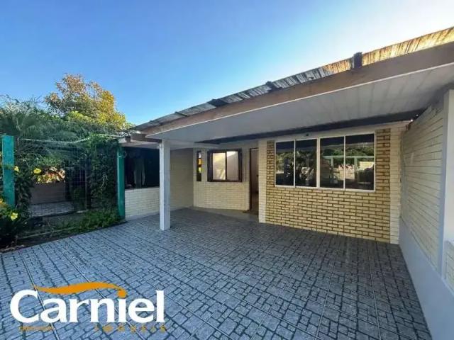 Casa / Sobrado para Venda em Cidreira/RS Centro 3 Quartos