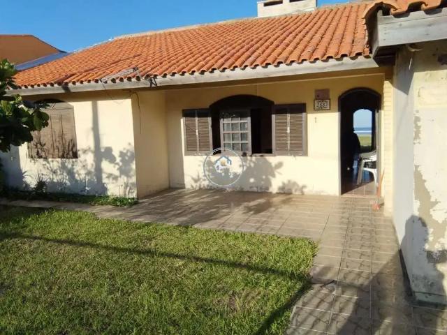 Casa / Sobrado para Venda em Cidreira/RS Centro 3 Quartos