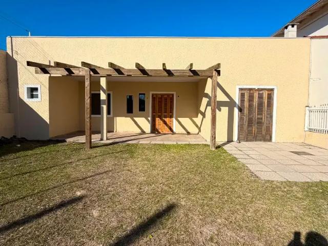 Casa / Sobrado para Venda em Cidreira/RS Centro 3 Quartos