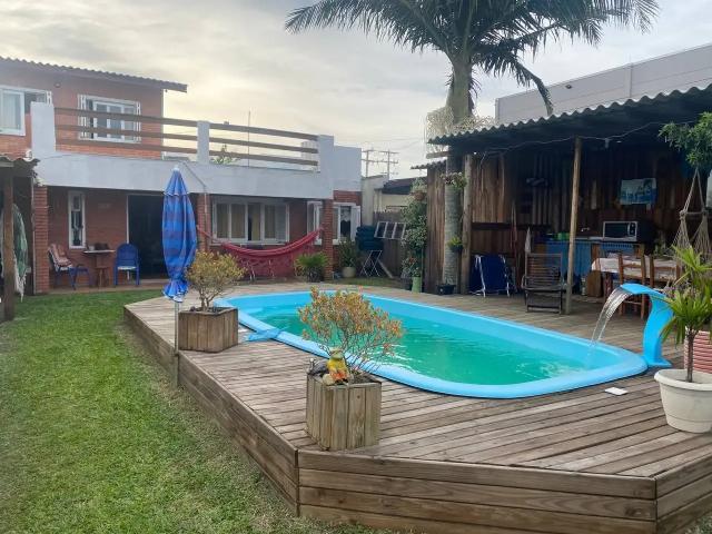 Casa / Sobrado para Venda em Cidreira/RS Centro 3 Quartos