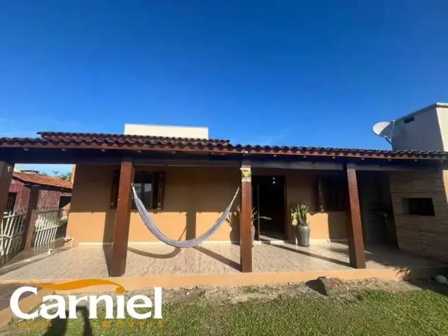 Casa / Sobrado para Venda em Cidreira/RS Centro 3 Quartos