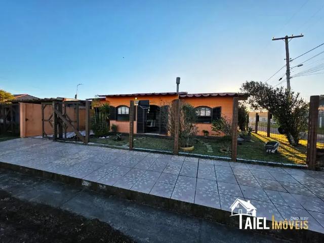 Casa / Sobrado para Venda em Cidreira/RS Centro 3 Quartos