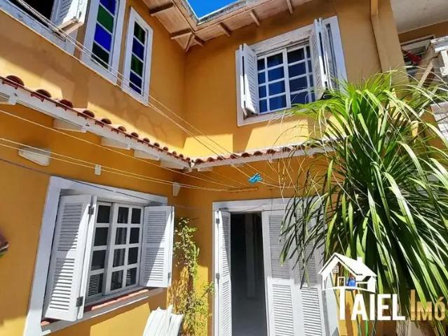 Casa / Sobrado para Venda em Cidreira/RS Centro 3 Quartos