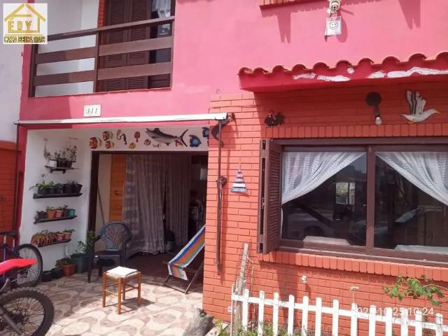 Casa / Sobrado para Venda em Cidreira/RS Centro 3 Quartos