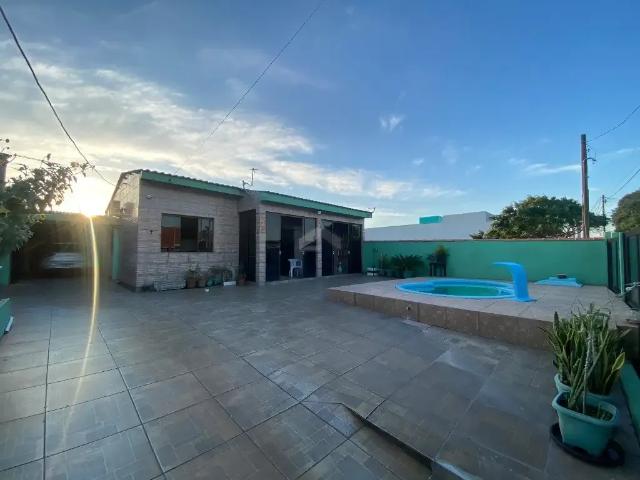 Casa / Sobrado para Venda em Cidreira/RS Centro 3 Quartos