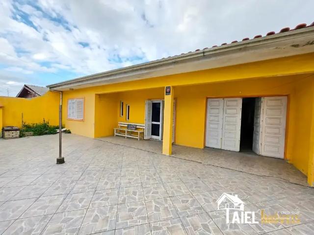 Casa / Sobrado para Venda em Cidreira/RS Centro 3 Quartos