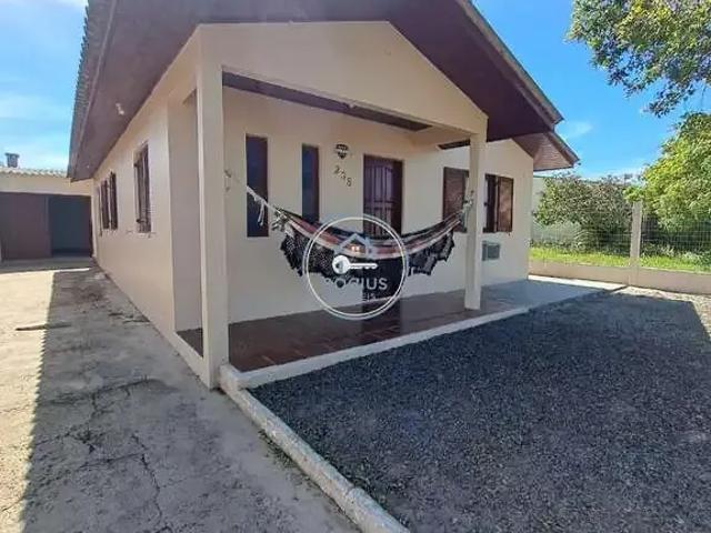 Casa / Sobrado para Venda em Cidreira/RS Centro 3 Quartos