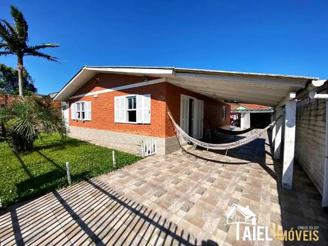 Casa / Sobrado para Venda em Cidreira/RS Centro 3 Quartos