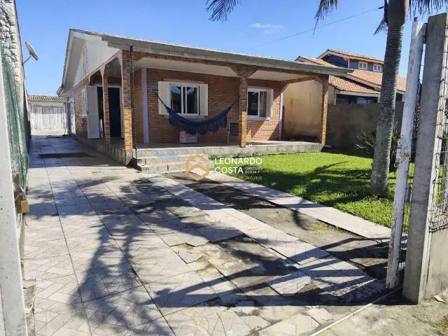 Casa / Sobrado para Venda em Cidreira/RS Centro 3 Quartos