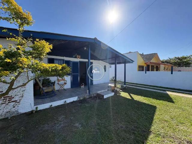Casa / Sobrado para Venda em Cidreira/RS Centro 3 Quartos