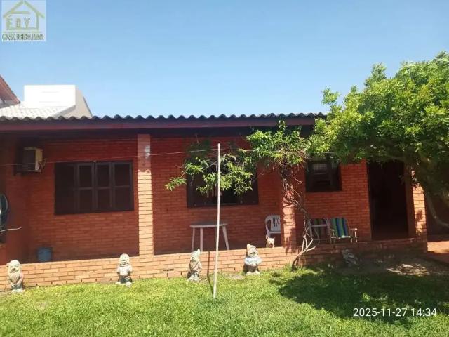 Casa / Sobrado para Venda em Cidreira/RS Centro 3 Quartos
