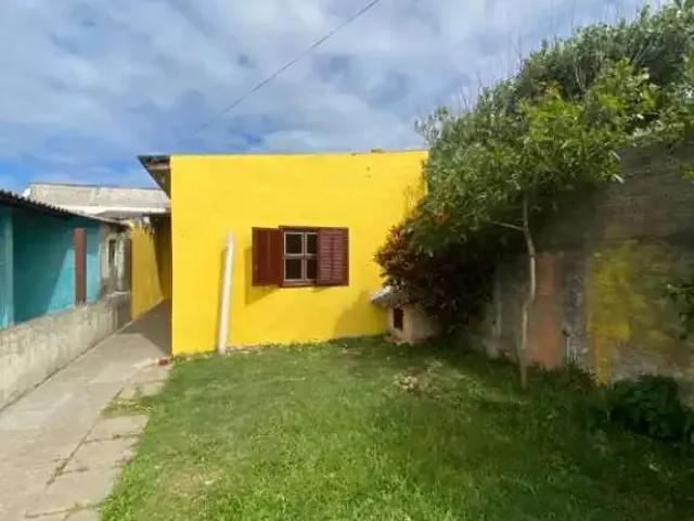 Casa / Sobrado para Venda em Cidreira/RS Centro 3 Quartos