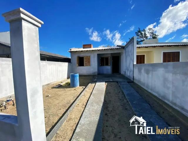 Casa / Sobrado para Venda em Cidreira/RS Centro 3 Quartos