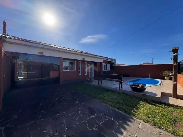 Casa / Sobrado para Venda em Cidreira/RS Salinas 4 Quartos