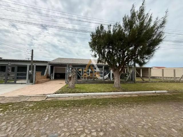 Casa / Sobrado para Venda em Cidreira/RS Salinas 4 Quartos