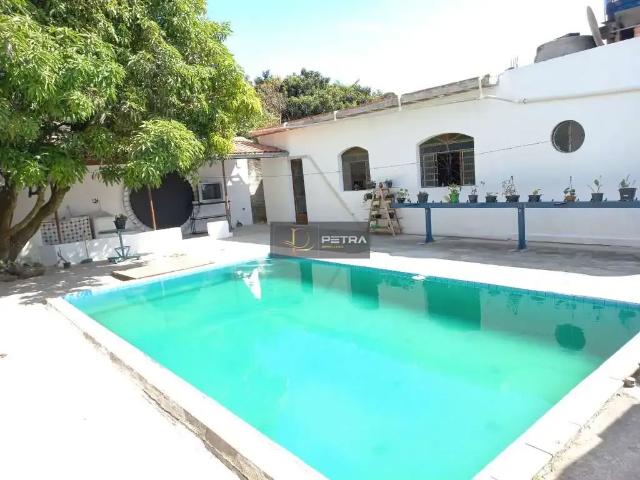 Casa / Sobrado para Venda em Contagem/MG Colonial 3 Quartos