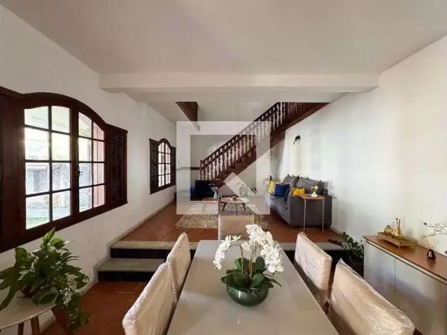 Casa / Sobrado para Venda em Contagem/MG Flamengo 5 Quartos