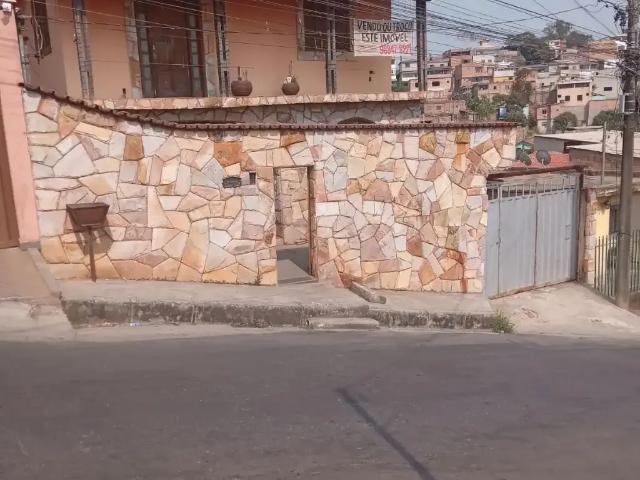 Casa / Sobrado para Venda em Contagem/MG Fonte Grande 5 Quartos