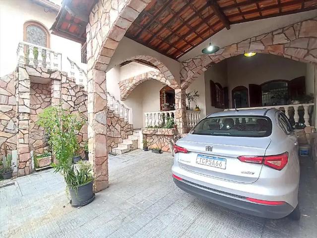 Casa / Sobrado para Venda em Contagem/MG Glória 5 Quartos