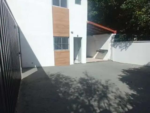 Casa / Sobrado para Venda em Contagem/MG Praia 2 Quartos