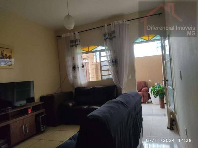 Casa / Sobrado para Venda em Contagem/MG Retiro 4 Quartos
