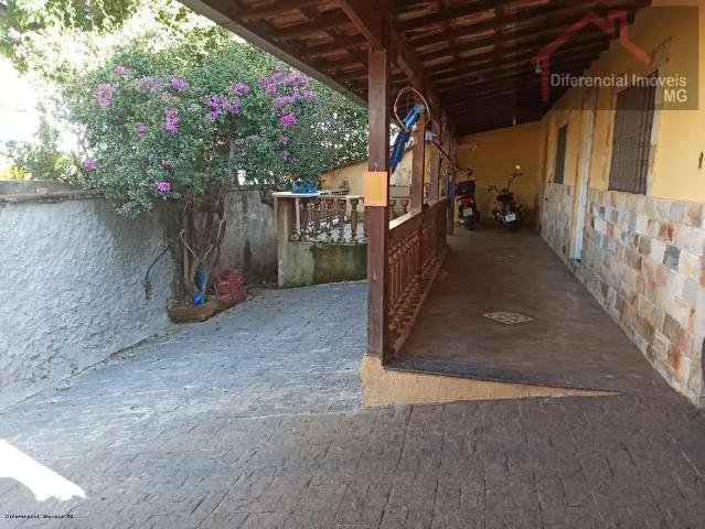 Casa / Sobrado para Venda em Contagem/MG Retiro 4 Quartos