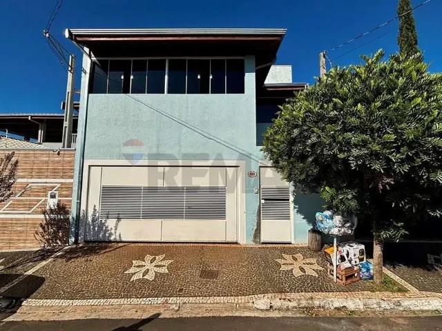 Casa / Sobrado para Venda em Conchal/SP Lago 4 Quartos
