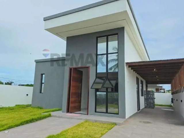 Casa / Sobrado para Venda em Conde/PB Carapibus 3 Quartos